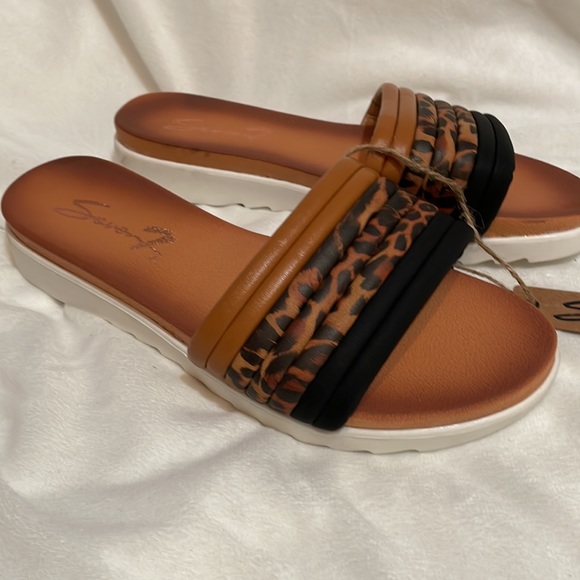 Seven7 | Shoes | Nwt Seven7 Sz 8 Pearly Slide Sandals In Cheetah | Poshmark